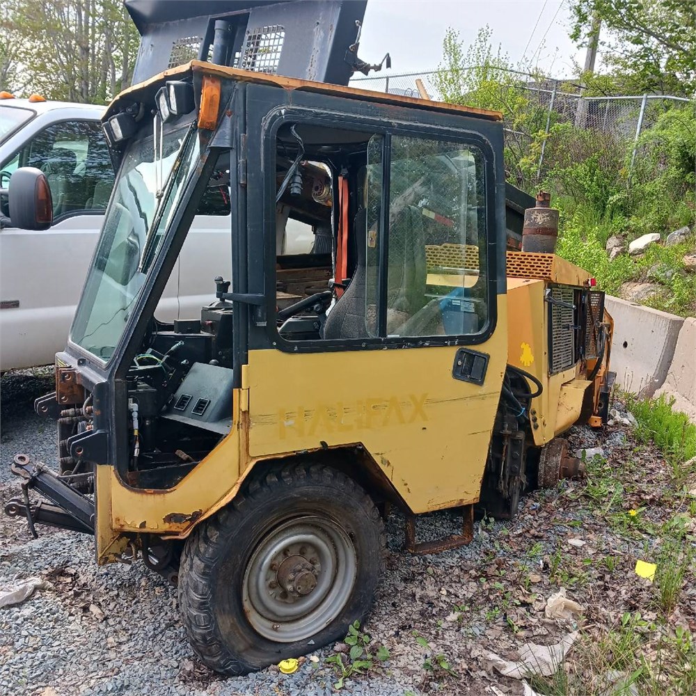 Events Viewbid - (b) Trackless Snow Remover w/Salter Kodel# MT6 SERIAL#1687